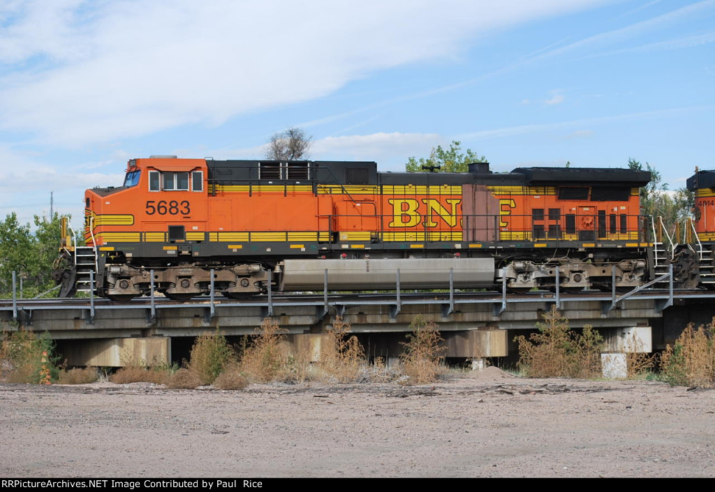 BNSF 5683